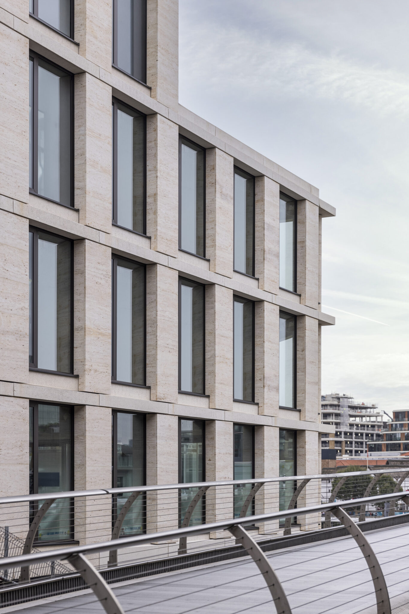 Millennium Bridge House - Vollendete Bauten mit Naturstein von HOFMANN ...